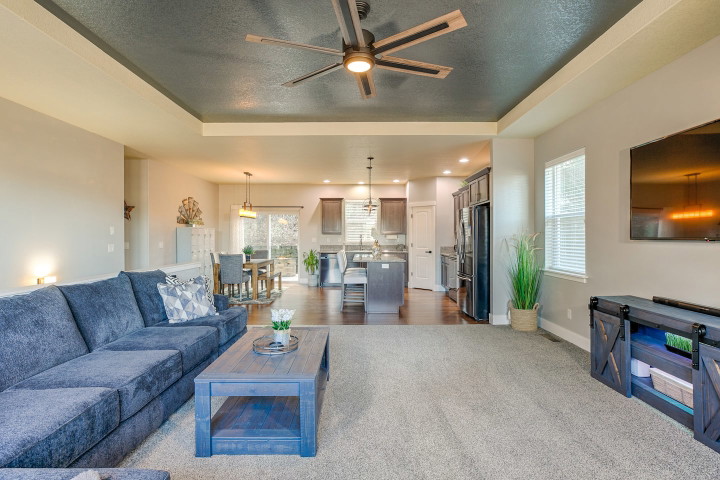 West Hills Getaway - Prime Location, Amazing Views - Salem, OR