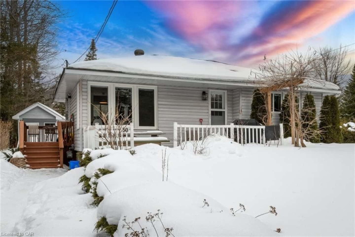 Beautiful 3-bdrm Cottage Close To Ski Resorts W/ Hot Tub, Game Room, & More! - Ontario