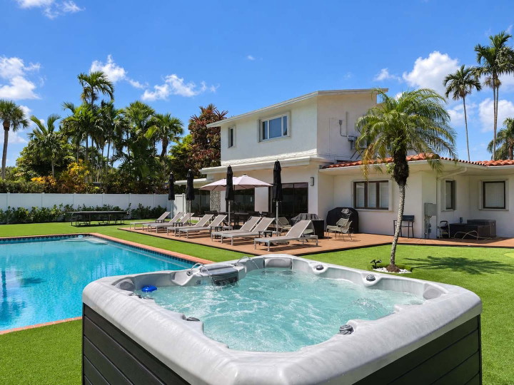 Villa Solara | Pool, Sauna, Hot Tub & Sport Court - Surfside, FL