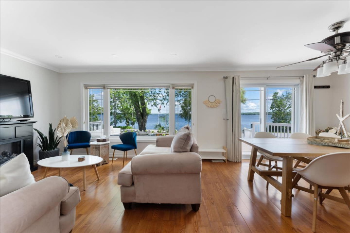 Classy And Elegant Four-season Lake Front Home - Kawartha Lakes