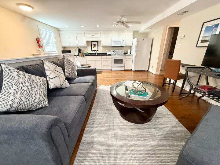Lively Downtown New Bern L King Bed L 2nd Level - New Bern, NC