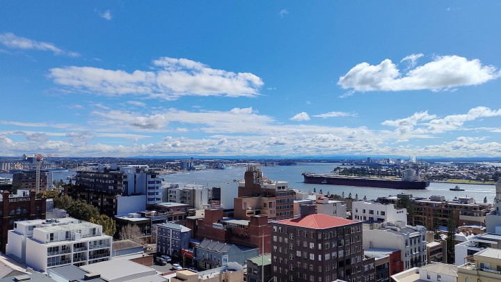 Queen Bed, Parking, Great Views, Self Contained. - Newcastle