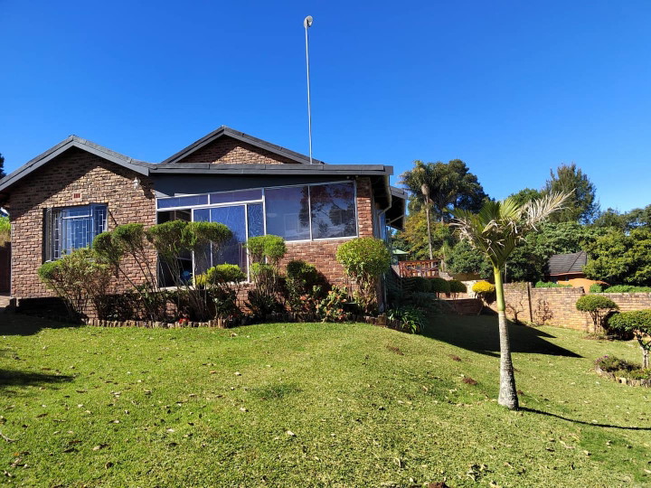 Cheerful 4-bedroom Home: Hot Tub, Fireplace, - Graskop