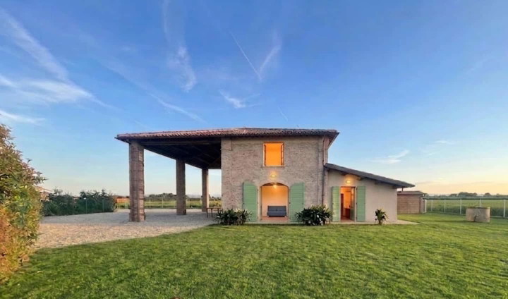Casa Tramonto: 6 Beds And 1 Sofa  Parking - Faenza
