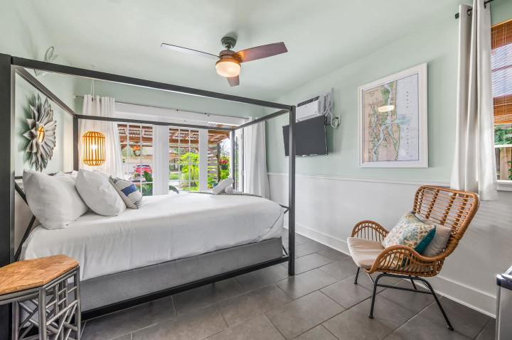 Designer Island Studio + Walk/bike Downtown - St. Augustine, FL
