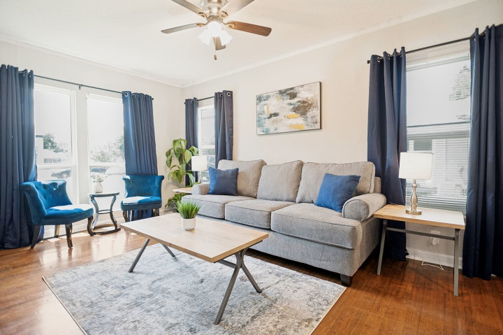 Lovely 1 Bedroom Cottage Near Fifa Stadium! - Grand Prairie, TX