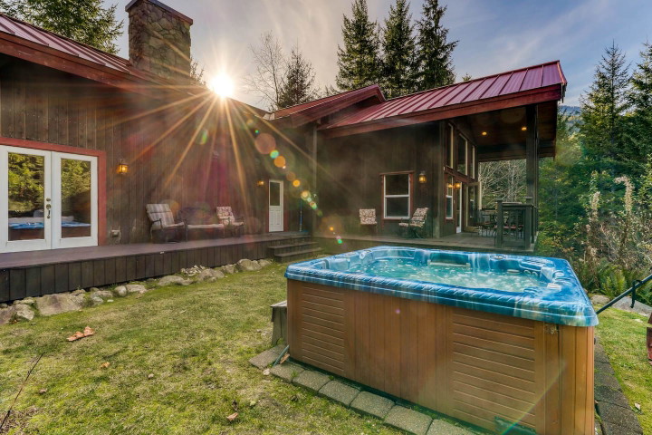 4br Mountainview Dog Friendly - Hot Tub - Deck - Skykomish, WA