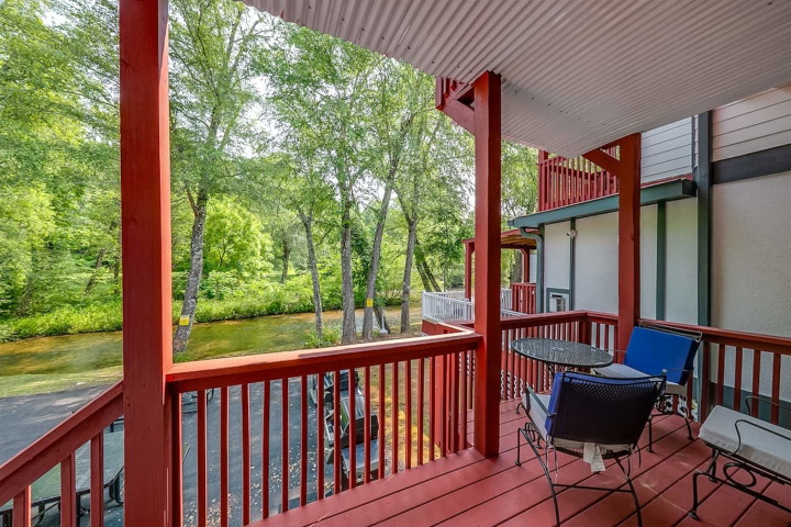 #402 The Director's Suite| 1 Br| Downtown Helen| On River - Cleveland, GA