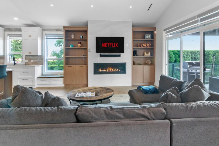 The Nox | Luxe Home | Poker | Fire Pit | Bbq - Abbotsford