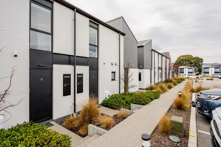 2 Bed Townhouse In Albert Town - Southland
