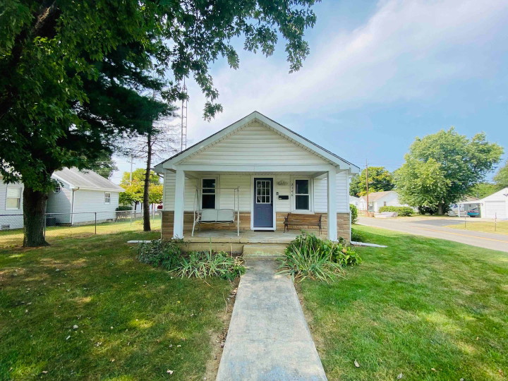 Cozy Home - You'll Love This Place + Garage - Columbus, IN
