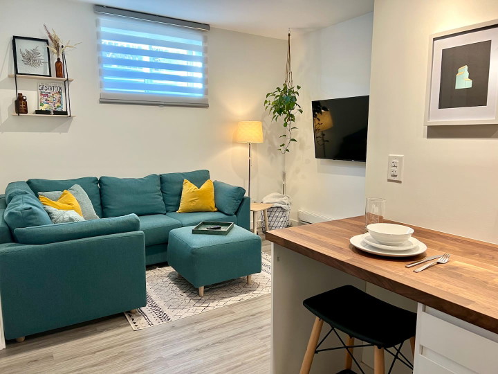 New Private Suite Off Broadway - Saskatoon