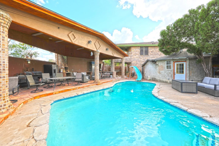 Spacious House For The Whole Family To Enjoy A Holiday Or Bbq & Swim. - Laredo, TX