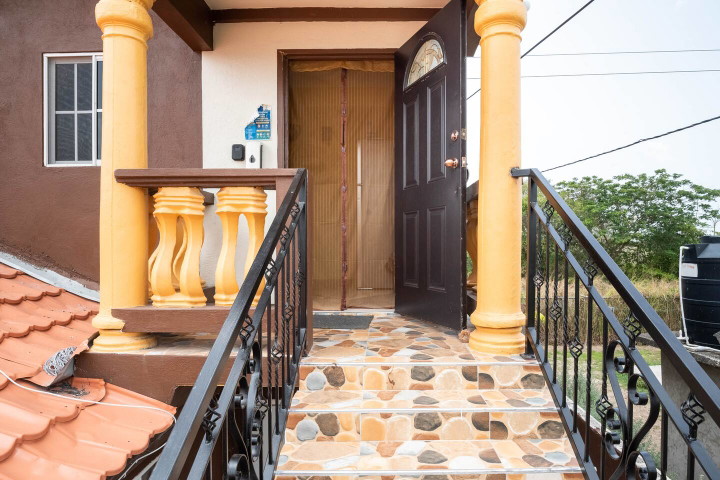 Lowell Home Two Bedrooms White Water - Jamaica
