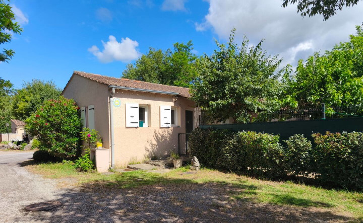 A Balazuc, Gite 4 Personnes Avec Piscine Commune - Ruoms