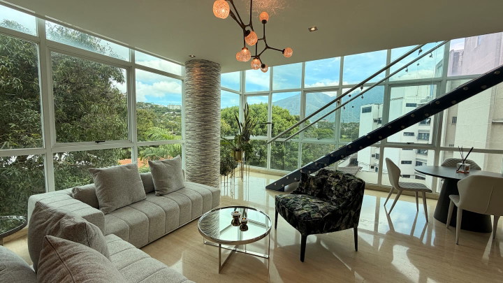 Elegante Dúplex En Las Mercedes - Caracas