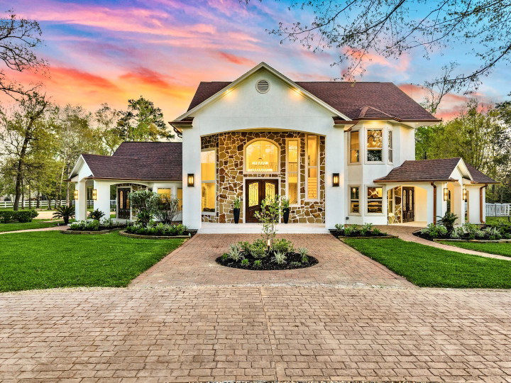 The Lux At West Event & Stay, Pool, Golf & Pickle - The Woodlands, TX