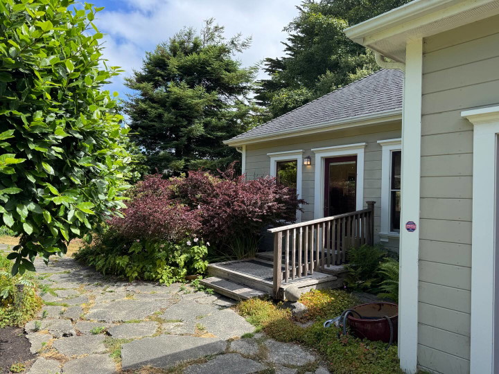 Eureka Garden Bungalow - Eureka, CA