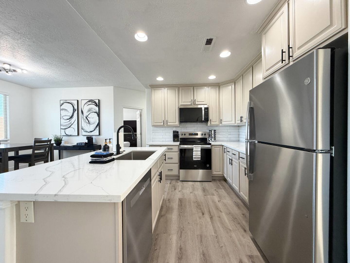 Newly Remodeled Condo-pool*pingpong*gym*park - Mesquite