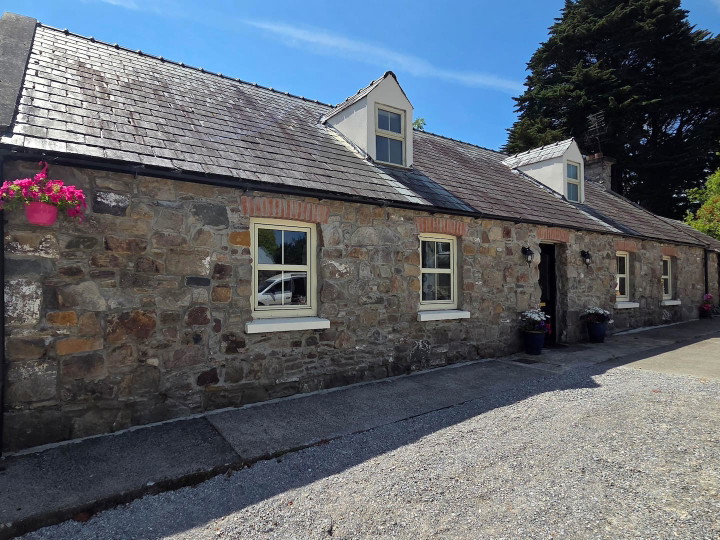 Charming Farm Cottage Near Lough Derg Sleeps 10 - Killaloe