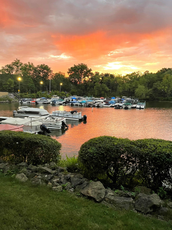 New! Canoe Bay Riverwalk Retreat- Waterfront/pool - Wisconsin Dells, WI