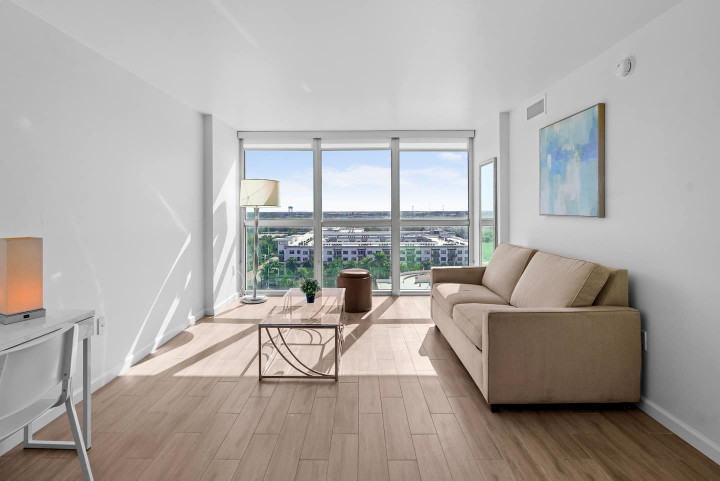Modern Cozy City View Apt Downtown Fort Myers - Fort Myers, FL