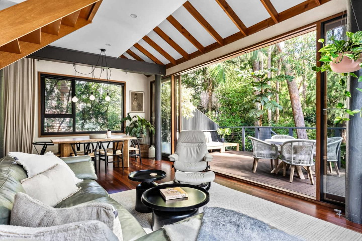Treehaus. Stylish With Glass Wall To The Canopy - Austinmer