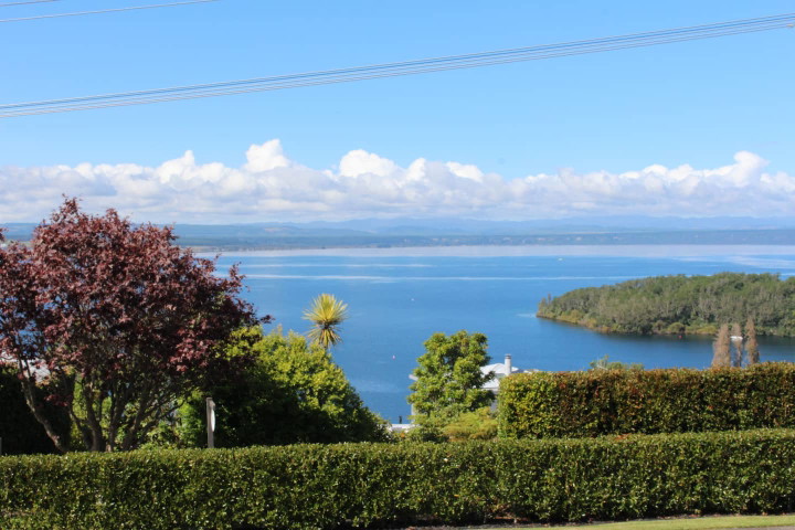 Tidy And Quiet Apartment In Acacia Bay - Taupo
