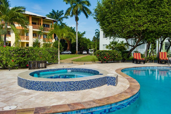 2br 221: Sleeps 6, Bunks, Pool, Hot Tub, Sea Views - Belize