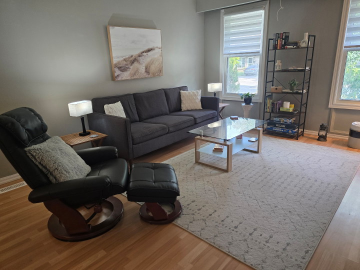 Cozy Home Near Universities Hospitals & Tech Hub - 키치너