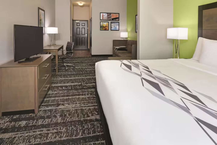 La Quinta Tyler | King Suite | Tyler State Park - Tyler, TX