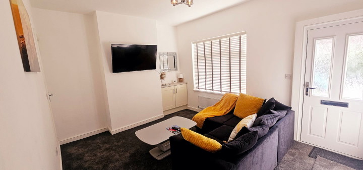 3 Bedroom Home In Bolsover With Garden - Chesterfield