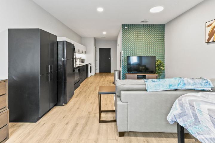 Central Escape | Studio Apt | Downtown Omaha | Gym - Omaha, NE