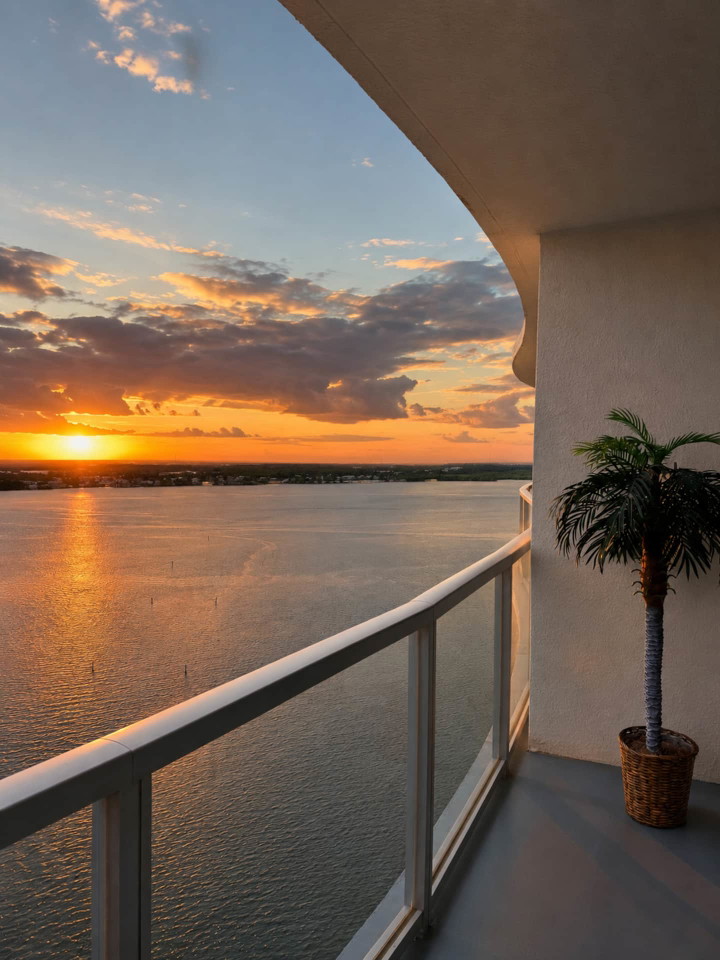 Oasis Grand |Vistas 29th |Terraza | Piscina| King - Fort Myers, FL
