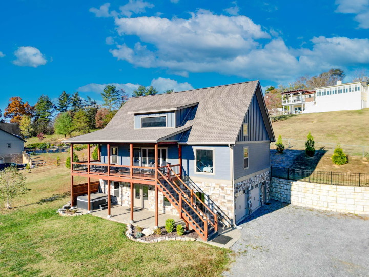 River Birch Lodge: Beautiful Craftsman Home - Maryville, TN