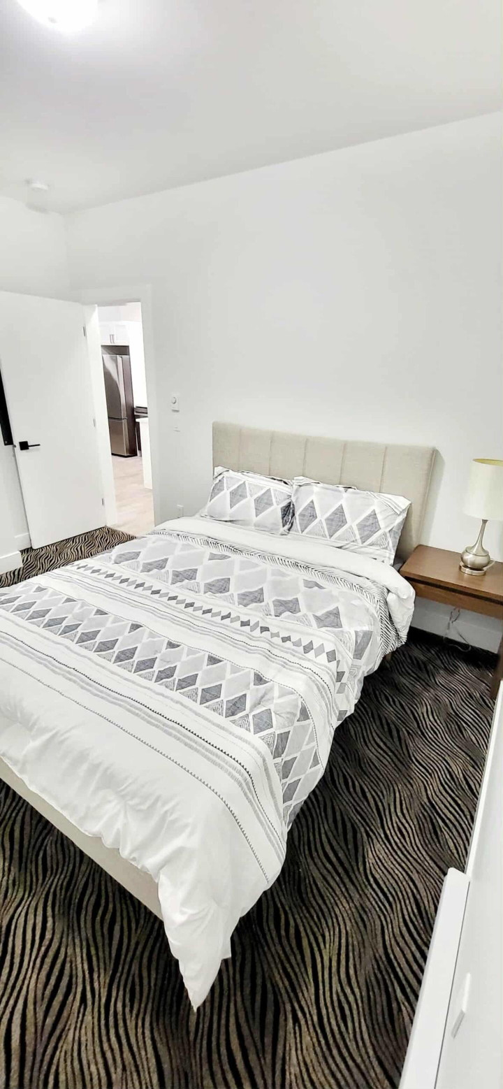 Modern, Bright & Cozy Suite W/ Private Entrance-a - Fort St. John
