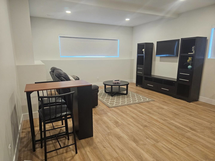 Modern Private Suite | Fast Wifi | Parking - Prince George