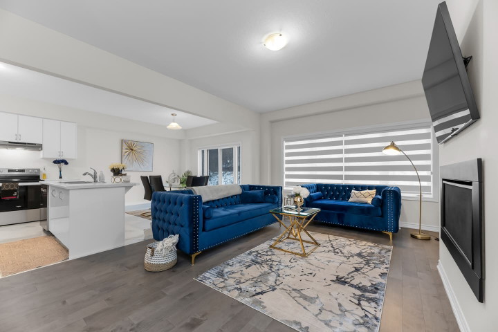 Deja Blue Haven: Modern Family Home Near Paris - Brantford, ON