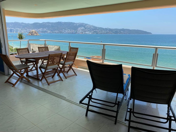 Apartment With Oceanfront Exit - Acapulco