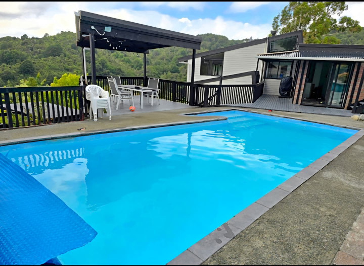 Luxury Hilltop Retreat Saltwater Pool, Spa & Sauna - Upper Hutt