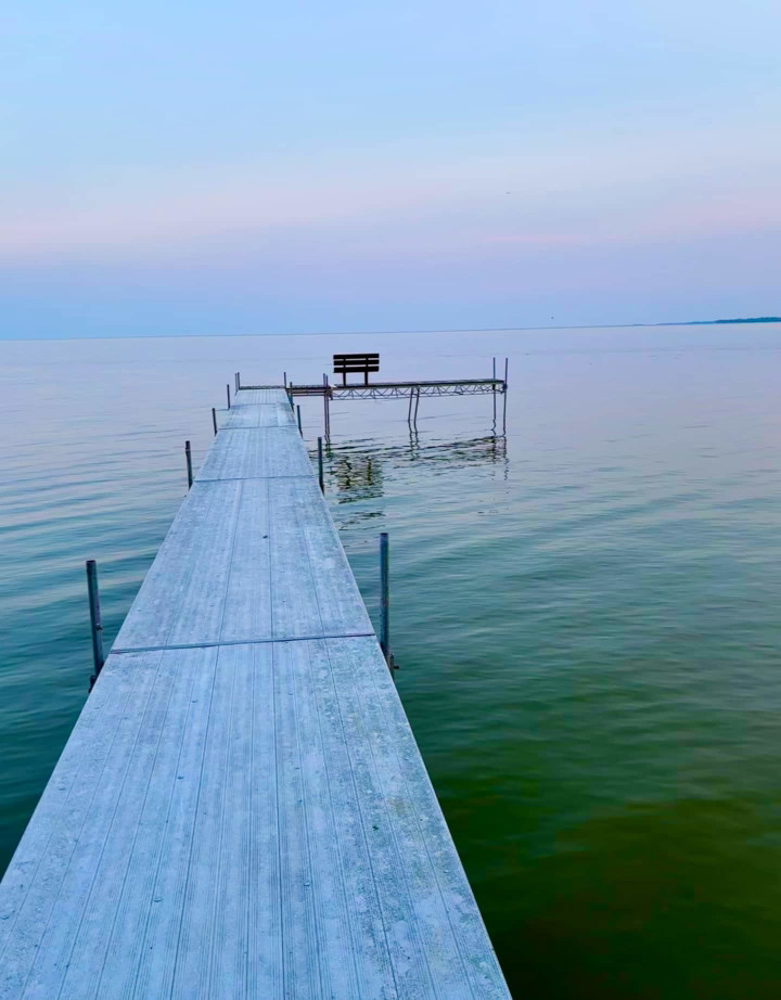 Stay At The Lake House - 애플턴