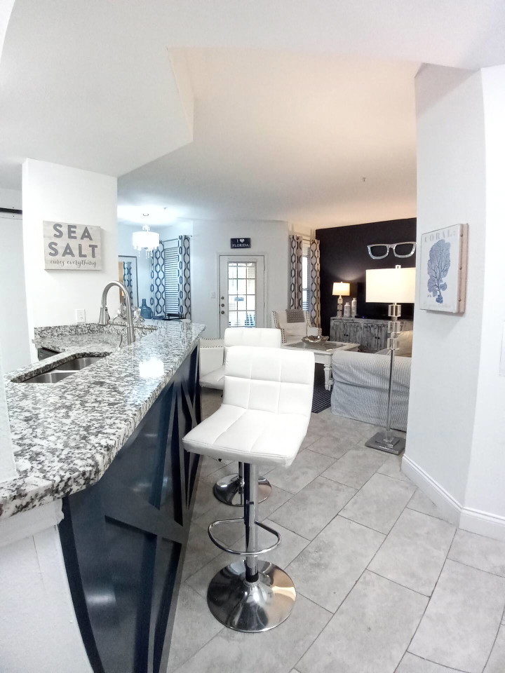 Stunning "Sea Salt Condo"  Mins To Clwtr Beach - Clearwater, FL