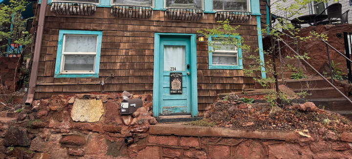 The Hobbit Hole At Mooneys Place - Manitou Springs, CO