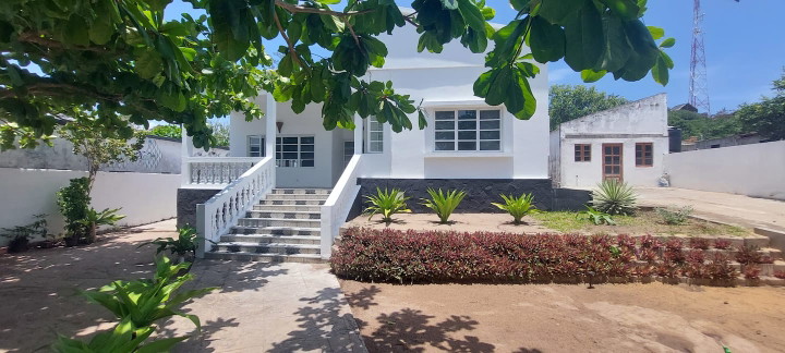 Vivenda Amendoeira De Praia - Mozambique