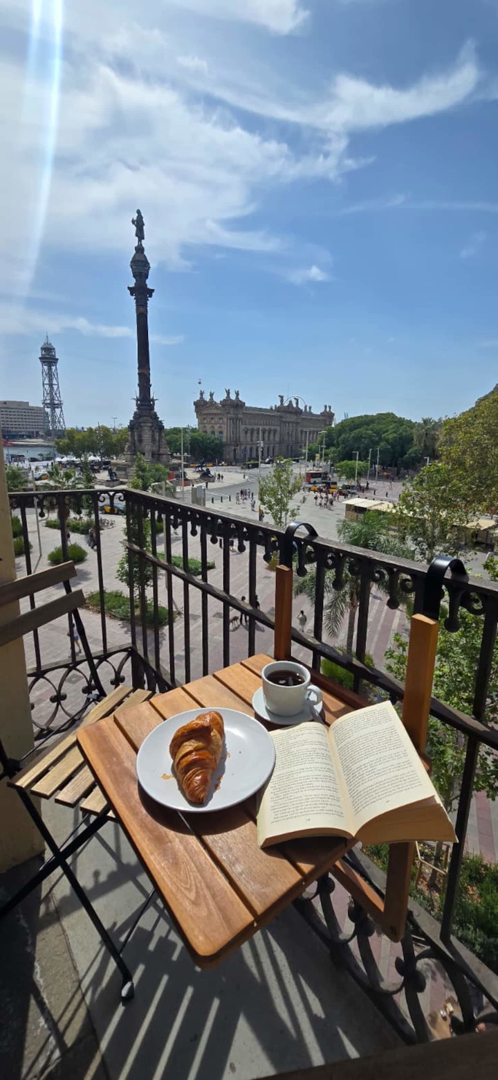 Beautiful Apartment On Las Ramblas | Sea Views - Barcelona