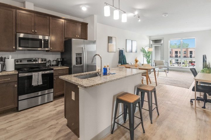 Charming 2br/2ba | Gym & Pool - Auburn Hills, MI