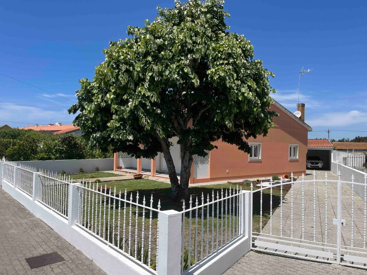 Cheerful Villa In The Center Of Vila Da Tocha. - Tocha