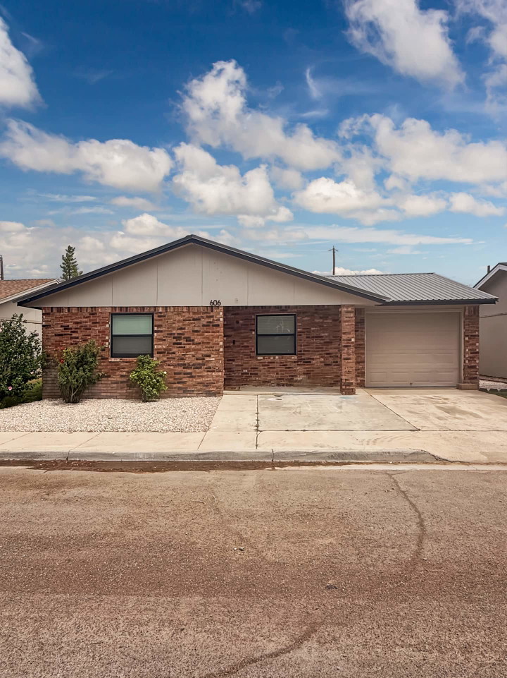 Renovated Home | Perfect For Families & Groups - Hobbs, NM