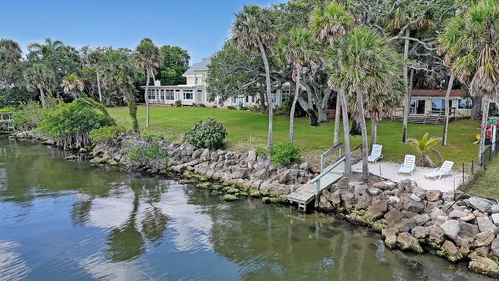 Riverfront King Suite | Dolphins, Sunrises & Patio - Melbourne Beach, FL