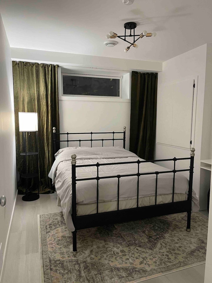 Private Basement Suite With Separate Entrance - ウィニペグ